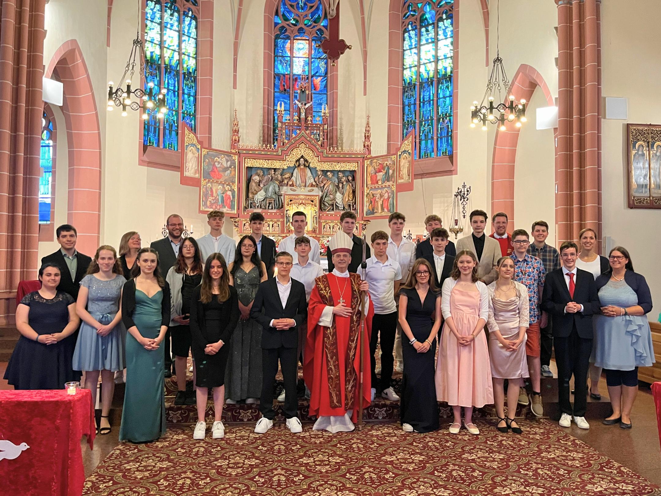 Weihbischof spendet Firmsakrament in Bad Kreuznach