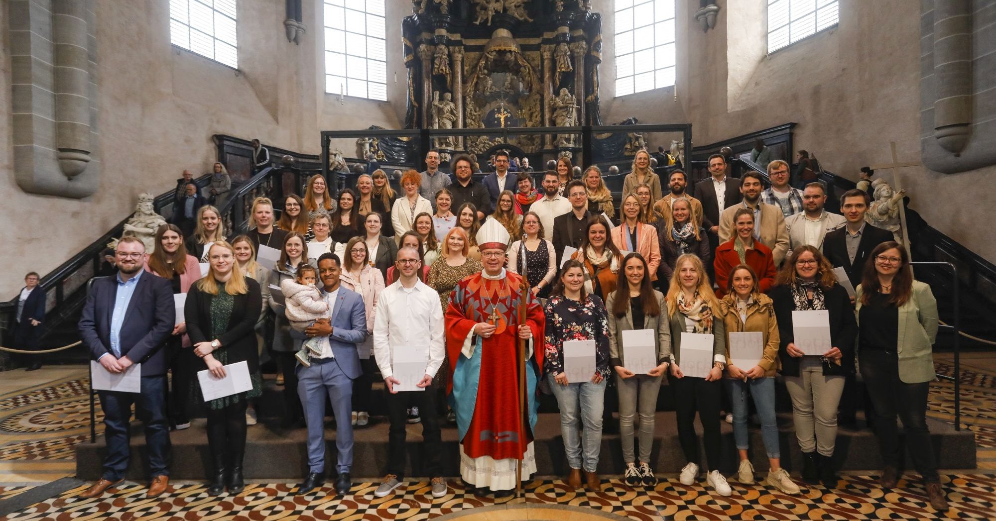 Bischof Ackermann übergibt 51 Religionslehrerinnen und -lehrern die Missio canonica