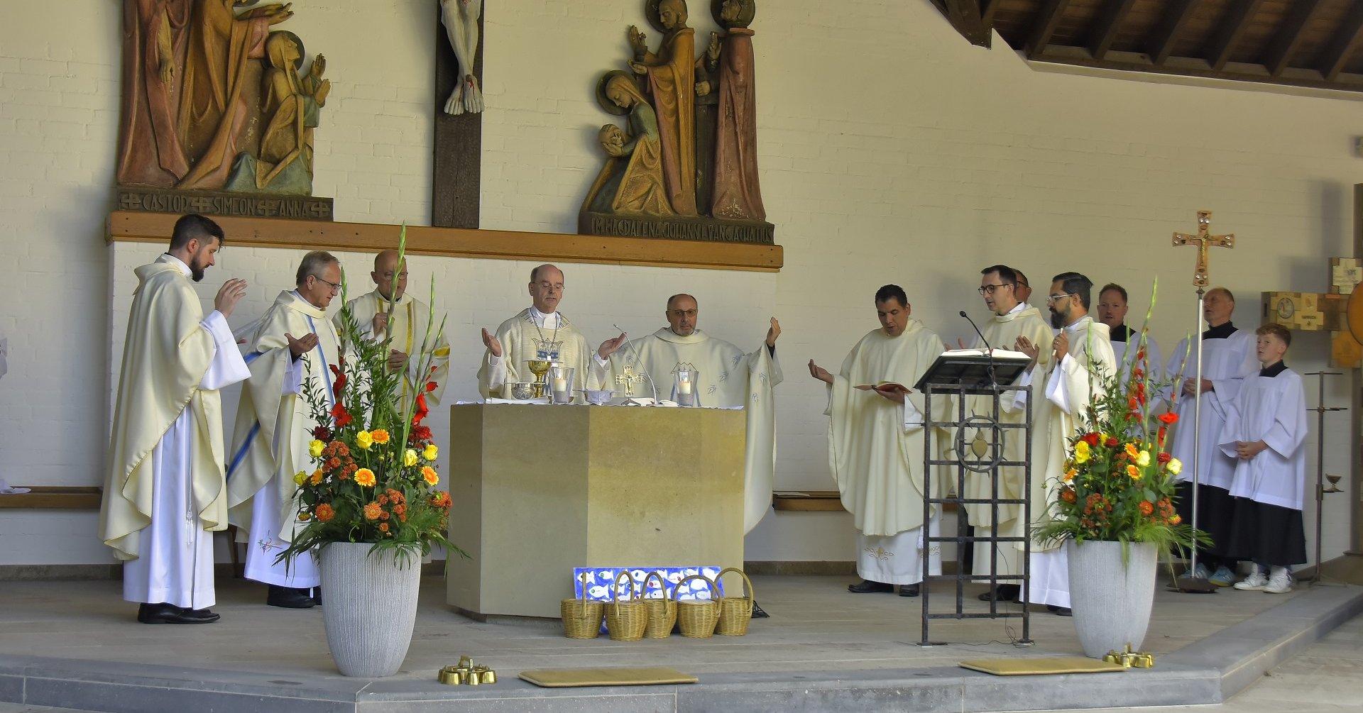 Kloster in der Eifel zieht Firmlinge und junge Familien an